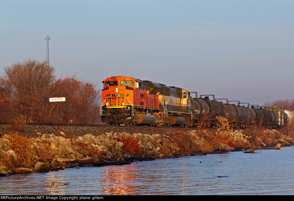BNSF 9250 and bnsf 9494 leads a Wb freight along the Mississippi river.